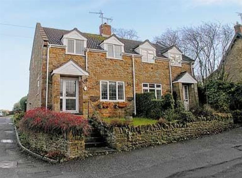 Butterfly Cottage in West Chinnock, near Crewkerne, Somerset sleeps 5