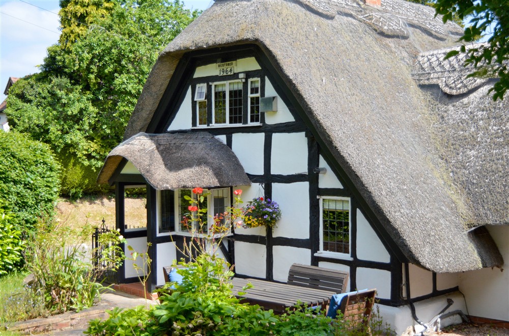 Photos of Corner Thatch Abbots Morton, Worcestershire