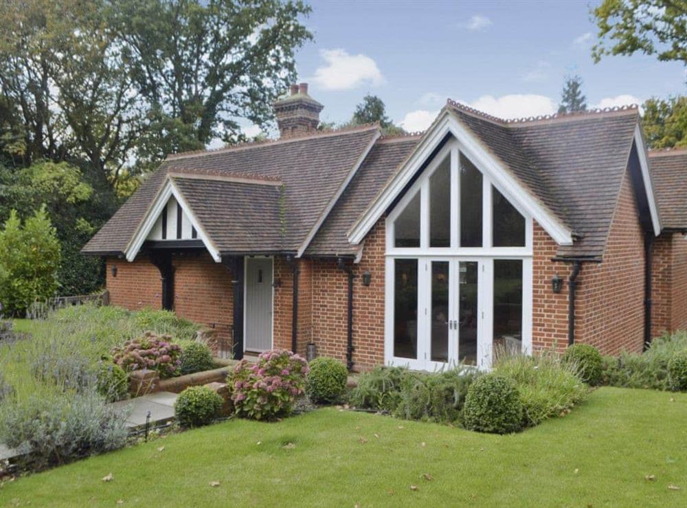 Grovelands Lodge in Wineham, near Henfield, West Sussex sleeps 2