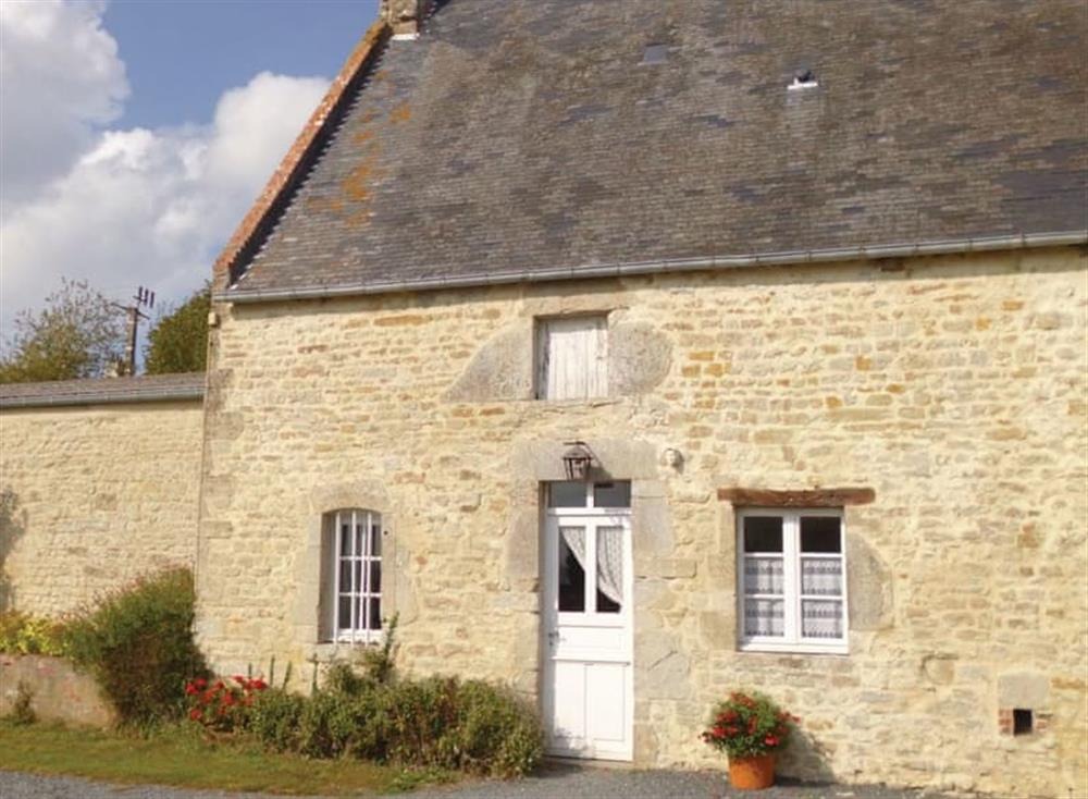 Isigny-Sur-Mer, Nr. Omaha Beach in France sleeps 9