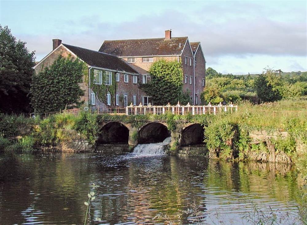 Mill Lane - Coopers in Durweston, near Blandford Forum, Dorset sleeps 6