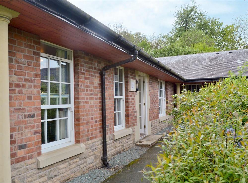 Netley Hall - Angelica in Dorrington, near Shrewsbury, Shropshire sleeps 4