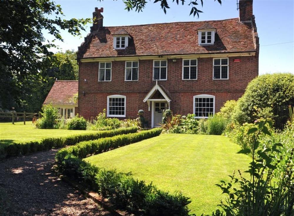 Perry Farm in Wingham, Kent sleeps 14