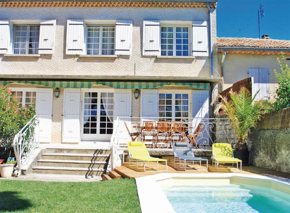 Tulette in France sleeps 8