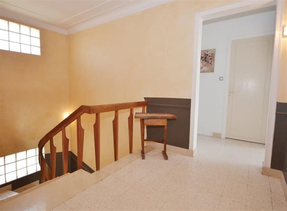 Tulette in France sleeps 8