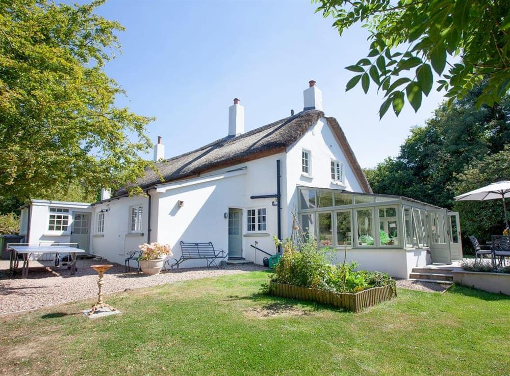 Twitchen Farm Cottage in Huntshaw, near Torrington, Devon sleeps 8