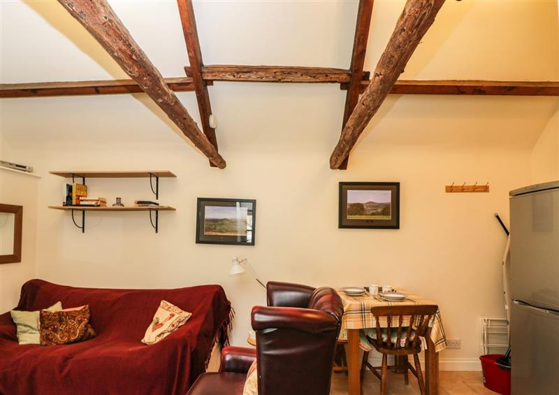 Ty Gwyn in Llanellen near Abergavenny, Gwent sleeps 2