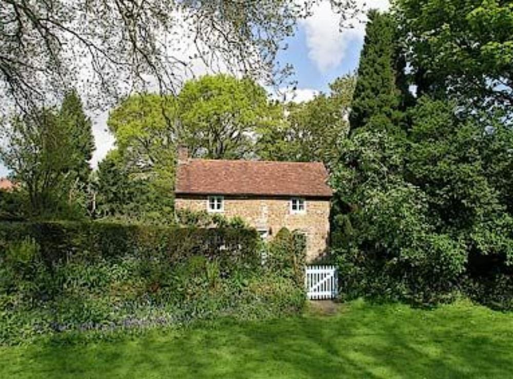 Yew Tree Cottage in Passfield Common, near Liphook, Hampshire sleeps 4